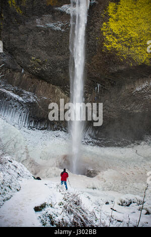 Photographer taking photos of winter waterfalls in Columbia Gorge ...