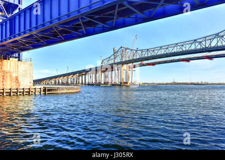 Arthur Kill Vertical Lift Bridge. The Goethals Bridge and Arthur Kill ...