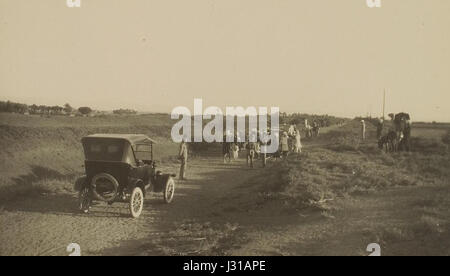 These photographs, taken during the 1922 excavation of Tutankhamun's ...