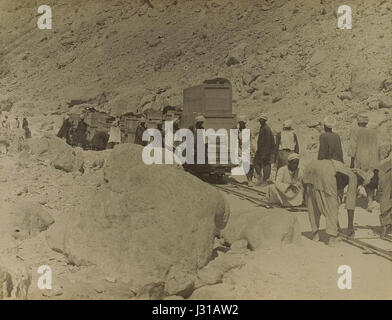 These photographs document the discovery of Tutankhamun's tomb ...