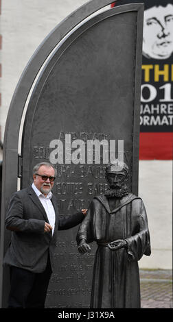 Borna, Germany. 19th Apr, 2017. A letter with the handwriting of Martin ...