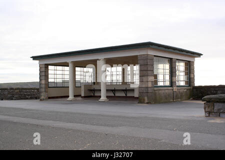 Weston-super-Mare, UK. 7th October, 2018. UK weather: walkers and their ...