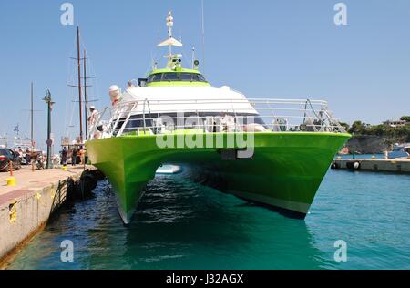 Flying Cat Hellenic Seaways fast catamaran ferry leaving Paros in the ...
