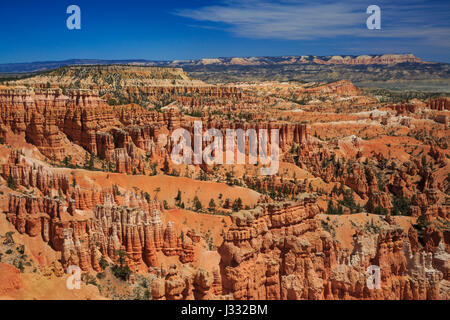 Rock formations at the Bryce Amphitheater viewed from Sunset Point ...