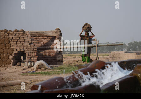 Lahore, Pakistan. 02nd May, 2017. Pakistani people busy in their ...