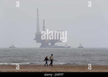 The Shell Brent Delta platform is brought to Able UK shipyard in ...