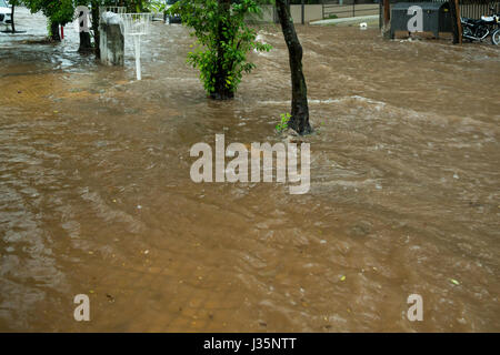 Asuncion, Paraguay. 3rd May, 2017. A heavy downpours hit downtown ...