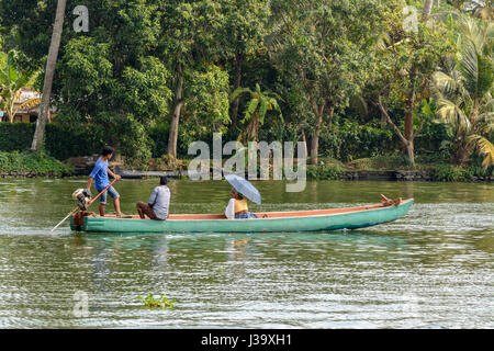 Daily life: Keralan people on the Kerala backwaters, Alappuzha District ...