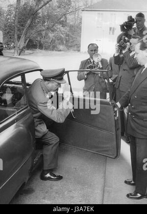 GENERAL HANS SPEIDEL OF GERMAN NATO FLIES IN TO LONDON ; 5 JUNE 1963 ...