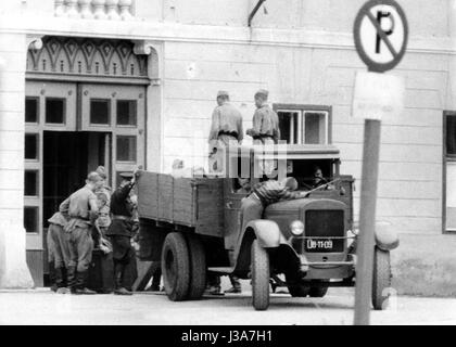Soviet soldiers in Zwettl (Lower Austria). Undated photo, probably in ...