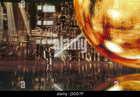 Sphere Year: 1998 USA Director: Barry Levinson Stock Photo - Alamy
