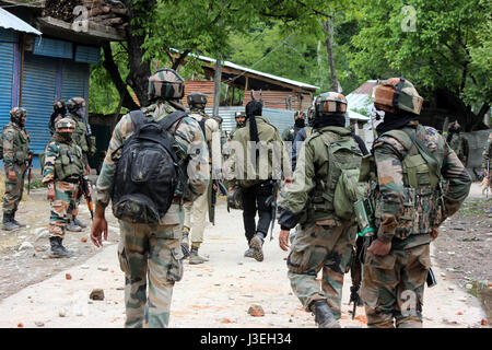 Shopian, India. 04th May, 2017. Security personnel during a cordon and ...