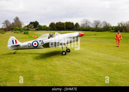 G-ISAC, an Isaacs Spitfire 5/8th scale homebuilt kit Spitfire replica ...