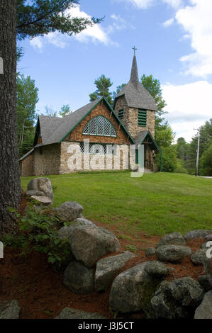 A stone Episcopal Church in New London, NH Stock Photo - Alamy