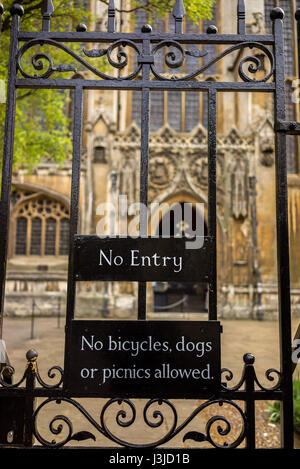 East Gate of Kings College Cambridge on Trinity Lane, Trinity Lane ...