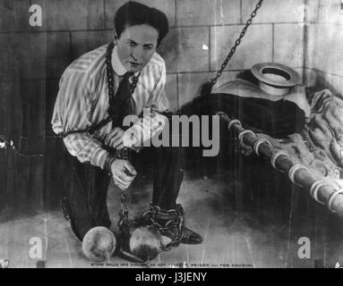 Magician and illusionist Harry Houdini Stock Photo - Alamy