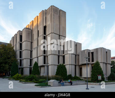 Regenstein Library at the University of Chicago in Chicago, IL, USA ...