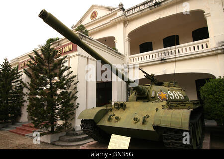 T 54B Vietnamese Soviet Tank Army Museum Hanoi Vietnam Stock Photo - Alamy