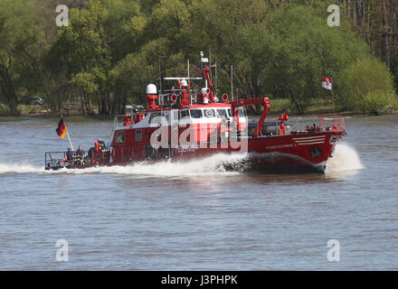 Fire extinguishing boat Stock Photo - Alamy