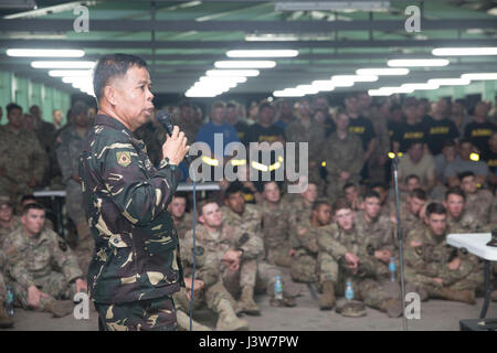 Philippine Army Col. Tony Florendo speaks to U.S. Soldiers about ...