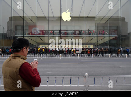 Apple flag-store at West Lake Hangzhou, China Stock Photo - Alamy