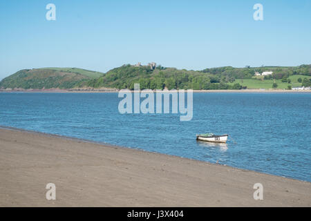 Ferryside Beach, West Wales, UK. 8th May, 2017. Another dry blue sky ...