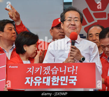 South Korean presidential candidate Hong Joon Pyo of the conservative ...