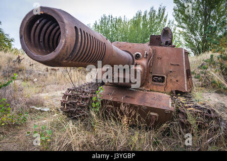 Abandoned ISU-152 Soviet self-propelled gun near Chernobyl Nuclear ...