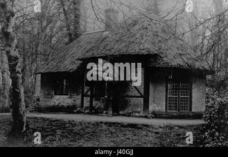 Lady Jane's thatched cottage Stock Photo - Alamy