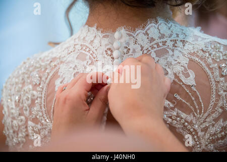Bride getting ready Stock Photo - Alamy