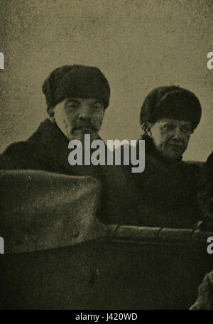 Vladimir Lenin and Nadezhda Krupskaya in Gorki. August - September 1922 ...