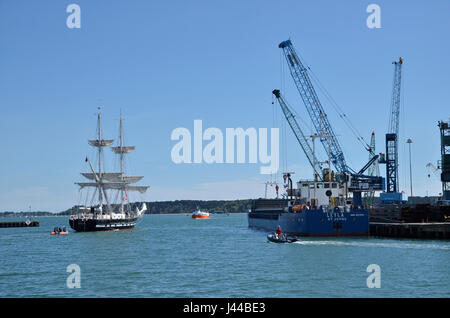 The Brig TS Royalist Sea Cadet training ship on The Solent entering ...
