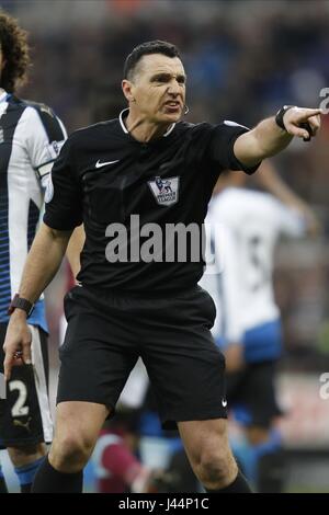 Neil Swarbrick, referee Stock Photo - Alamy