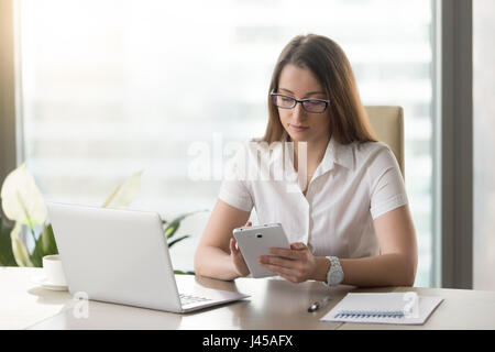 Young businesswoman using computer at desk Stock Photo - Alamy