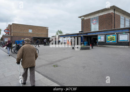 London: Northfields underground station, Piccadilly line station in ...