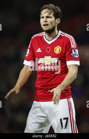 MANCHESTER, ENGLAND - November 15: Manchester United line up pre game ...