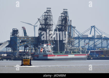 Tilbury Docks, on the River Thames in Essex, with cranes, container ...