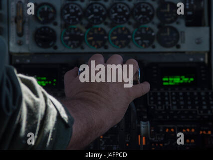 Airmen from the 121st Maintenance Squadron perform an engine ...