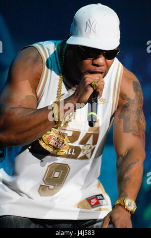 Rapper Flo Rida performing at the 2008 102.7 KISS FM Wango Tango ...