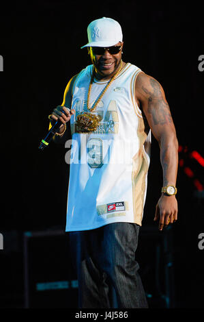 Rapper Flo Rida performing at the 2008 102.7 KISS FM Wango Tango ...