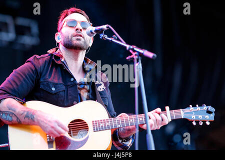 Simon Ward, lead singer of the Strumbellas performs at the 2017 Beale ...