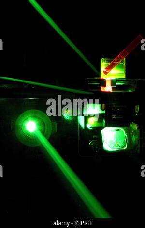 Refraction of light experiment. Apparatus used to show how light is ...