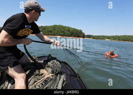 A Paratrooper with the 5th Ranger Training Battalion (5th RTB), Camp ...