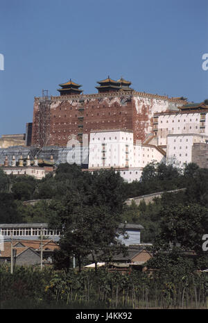 China, Hebei Sheng, Chengde, temple attachment, Pu Ning Si, Mahavira ...