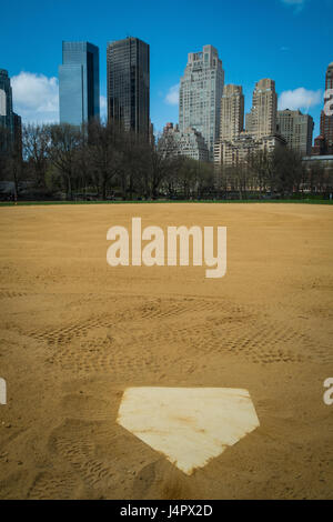 Baseball field downtown in Manhattan, New York Stock Photo - Alamy