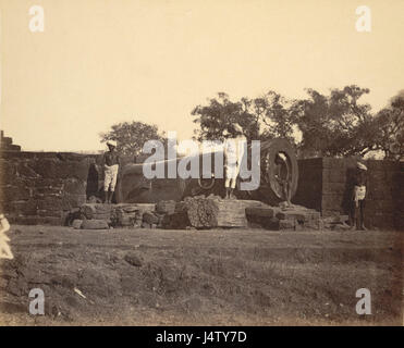 View of the Malik-i-Maidan Gun in the Fort at Bijapur Stock Photo - Alamy