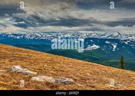 Scenic views of the Eastern Slopes of the Canadian Rocky Mountains ...
