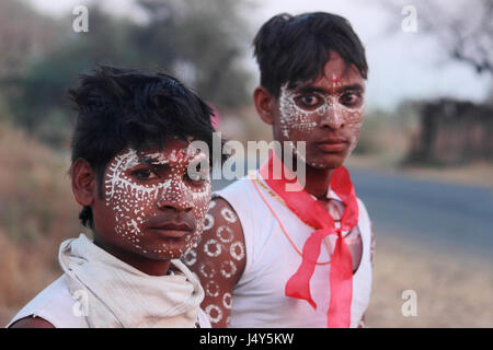 Dancers , Rathwa Bhils tribe, Kawant, Gujarat, India Stock Photo - Alamy