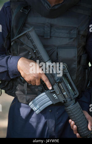 Commando holding machine gun, mumbai, maharashtra, india, asia Stock ...