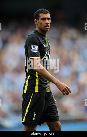 ETIENNE CAPOUE TOTTENHAM HOTSPUR FC TOTTENHAM HOTSPUR FC OLD TRAFFORD ...